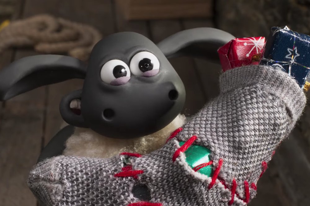 The flight before christmas trailer | Travelbayz.com
