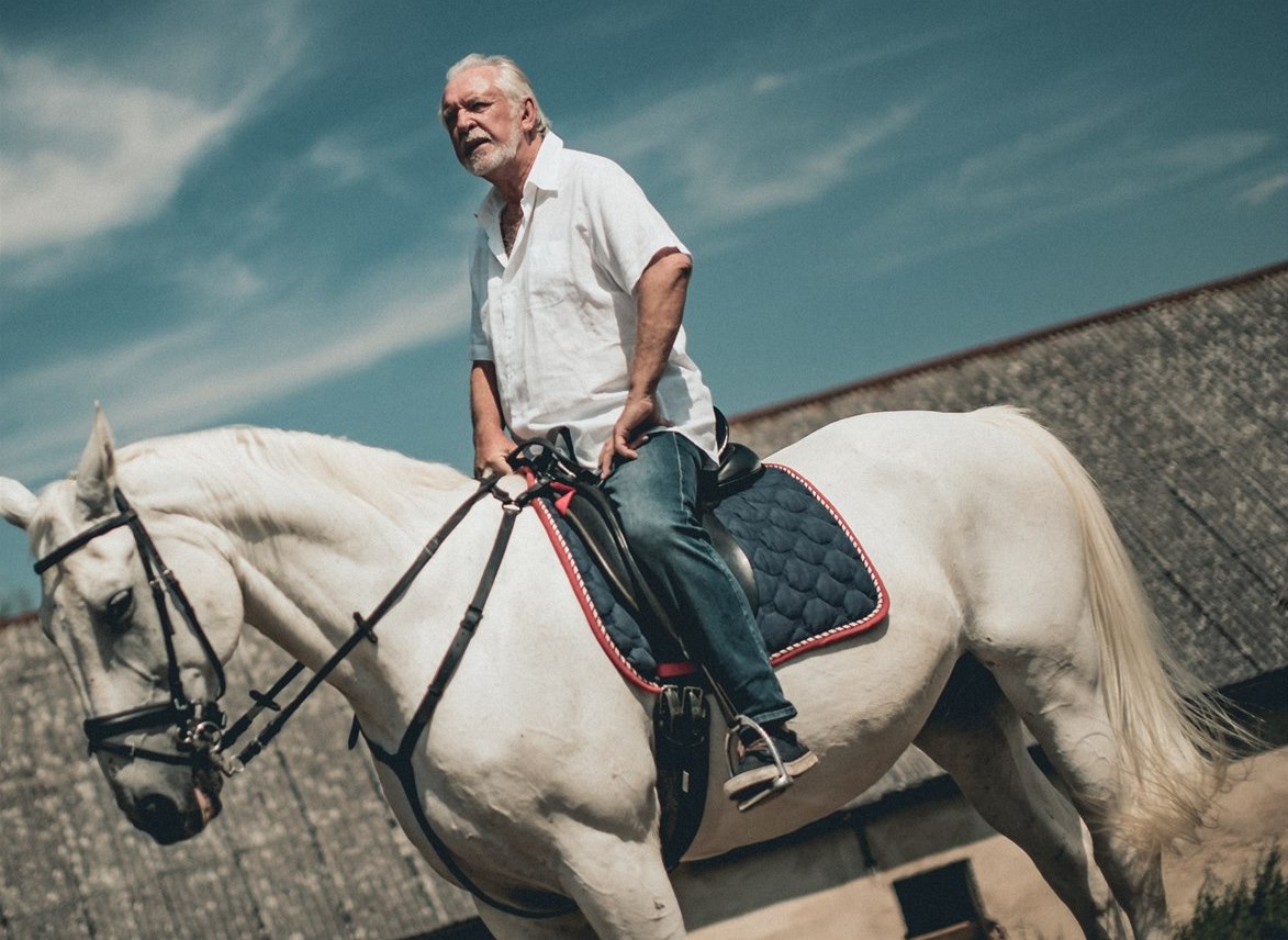 "Téměř všichni čučí do mobilů a děti spolu žijí jen na internetu," říká ...