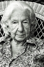 Cora Coralina - Životopis, Články, Filmografie | Kinobox.cz